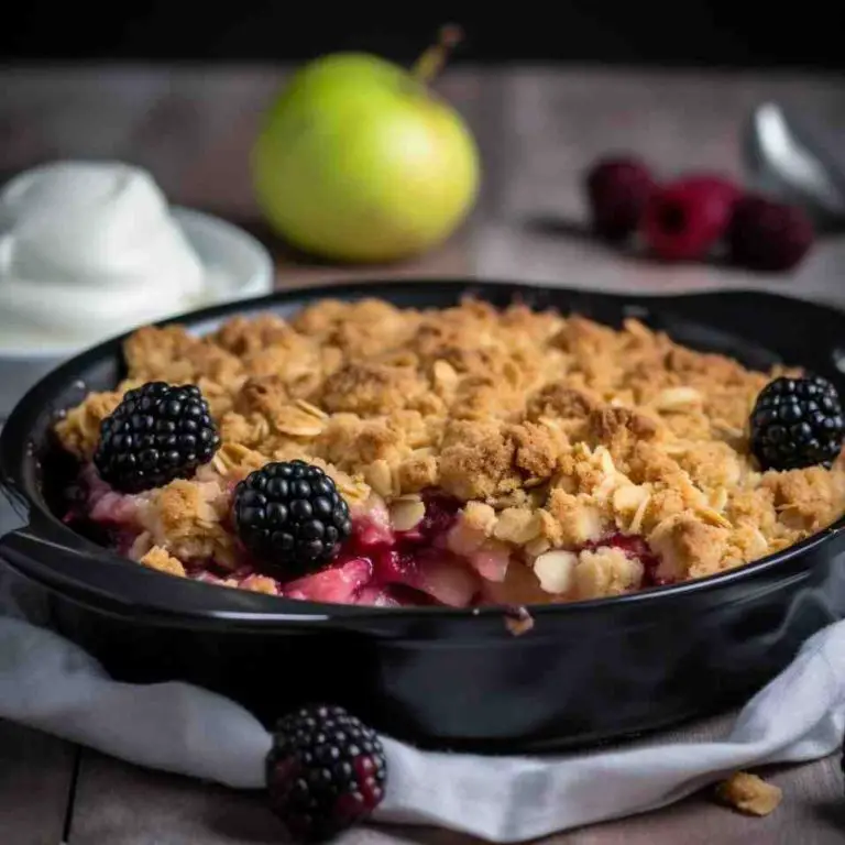 Easy Apple and Blackberry Crumble With Oats {Summer Dessert}