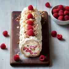 Hazelnut Meringue Roulade With Raspberries {Mary Berry Roulade}